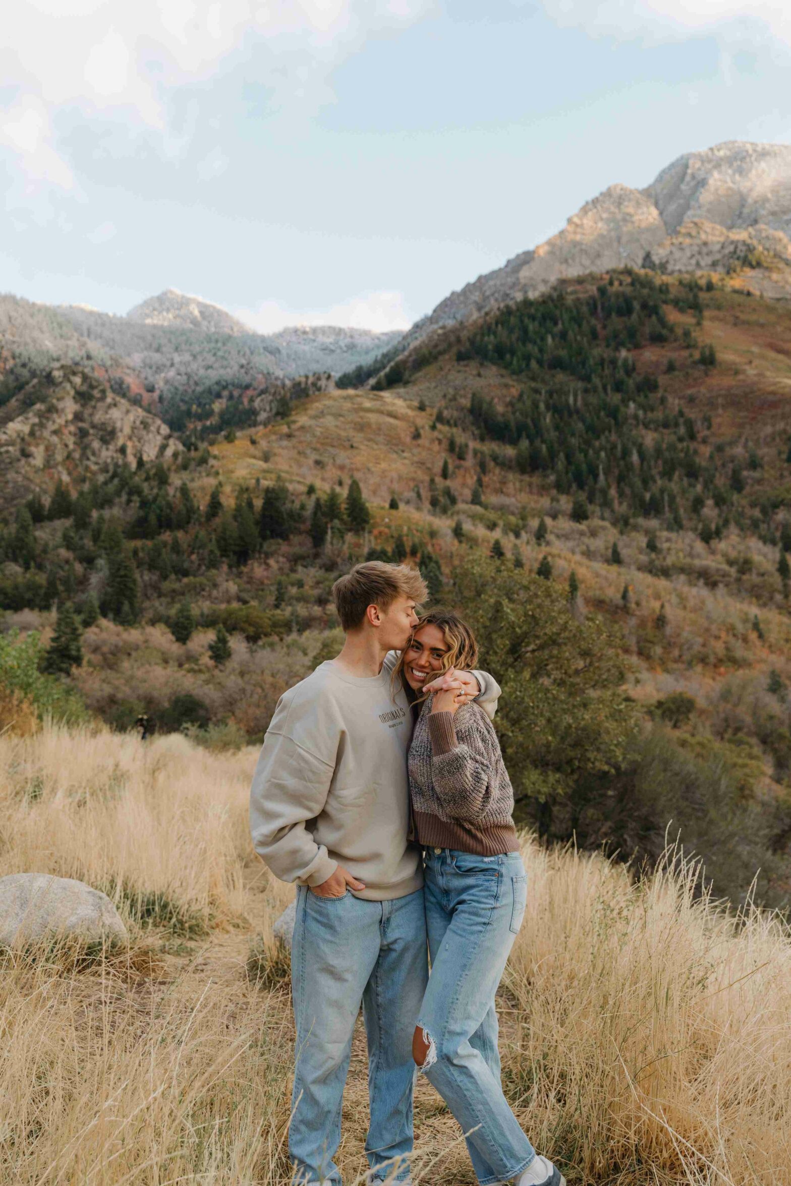 50 Photography Prompts for Natural Poses (Wedding, Couples, Family ...